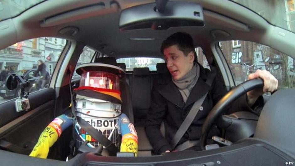 Meet HitchBOT - the hitchhiking robot – DW – 03/09/2015