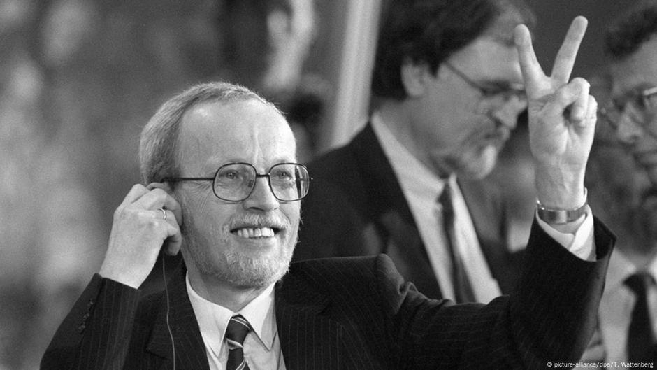 Die Volkskammer beschließt das Ende der DDR – DW – 23.08.2015 Die Volkskammer beschließt das Ende der DDR – DW – 23.08.2015