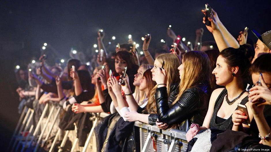 Inside Europe: Far right pop? – DW – 12/10/2015