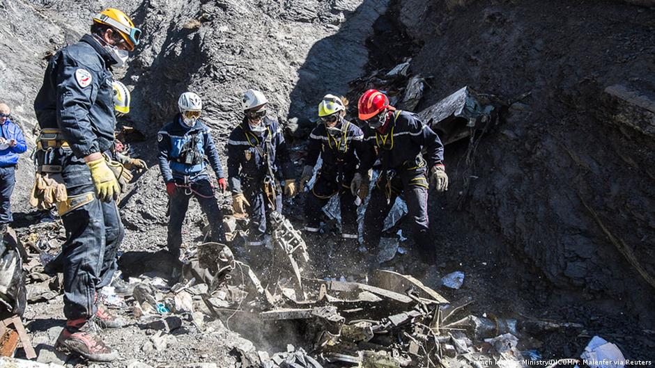 Second Germanwings black box found – DW – 04/02/2015