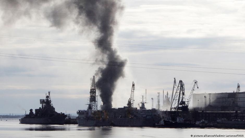 Russian officials play down nuclear sub fire – DW – 04/07/2015