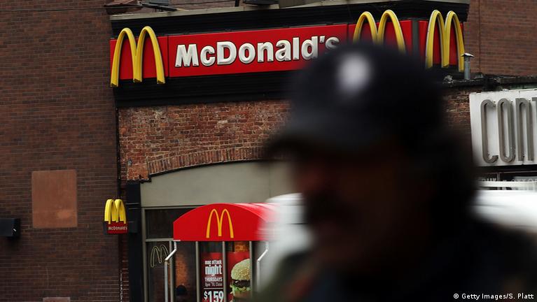 McDonald's unveils revamp strategy – DW – 05/04/2015