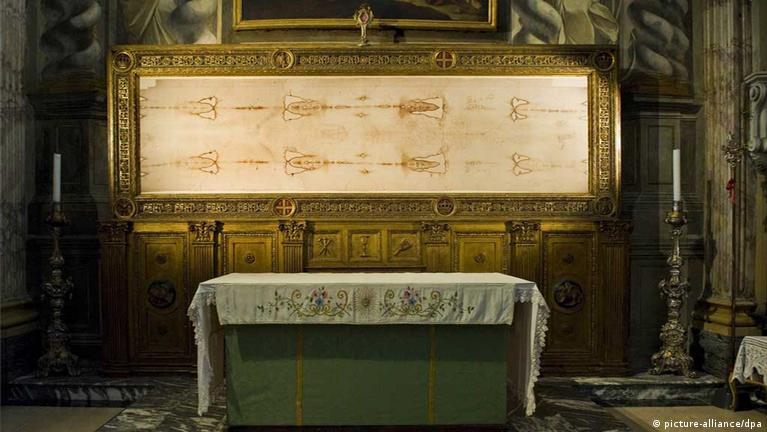Shroud of Turin returns for public viewing – DW – 04/19/2015