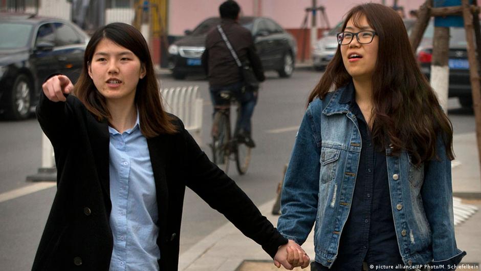 Chinese feminist honored as 2015 'Global Thinker' – DW – 12/11/2015