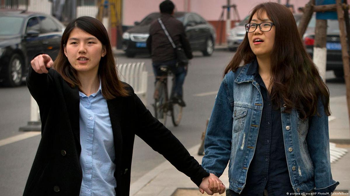 Chinese feminist honored as 2015 'Global Thinker'