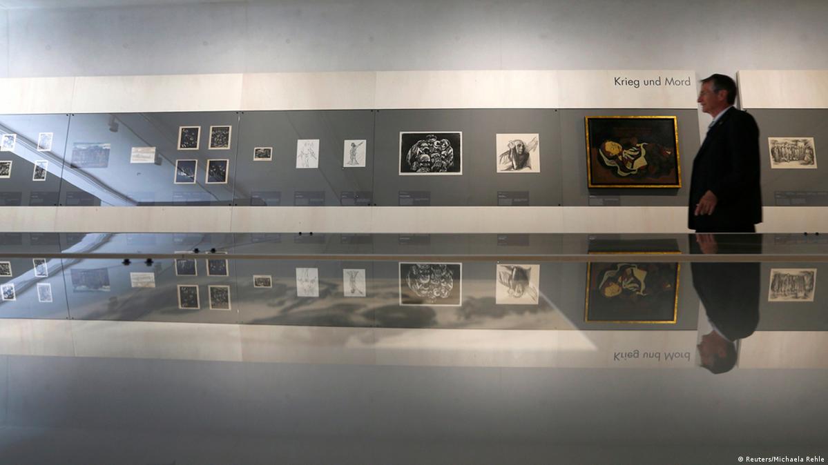 Munich's Nazi museum opens at old party headquarters – DW – 04/30/2015