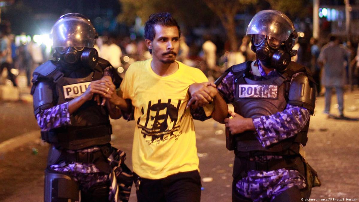 Mass arrests after Maldives protests – DW – 05/02/2015