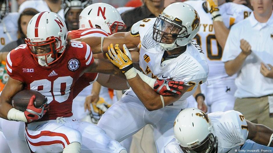 Twitter, NFL intensify business ties – DW – 08/10/2015