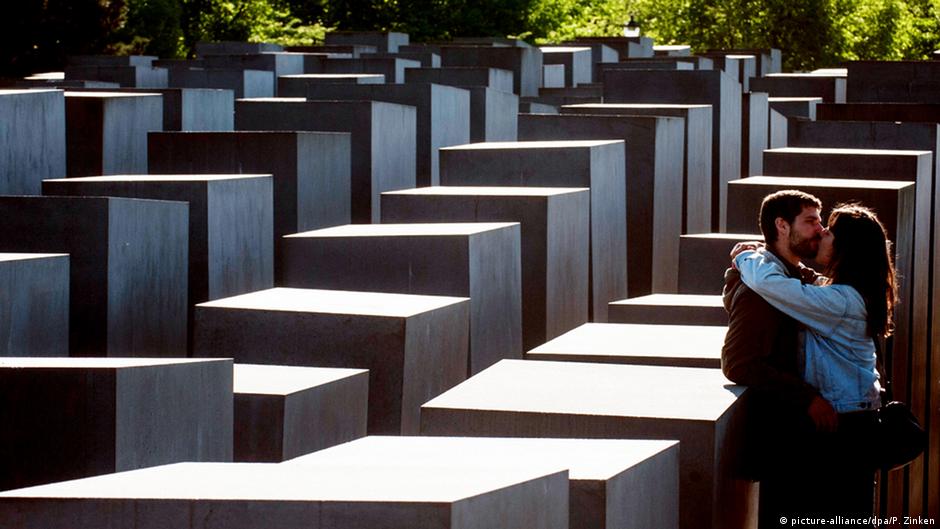 In Berlin, honoring a memorial