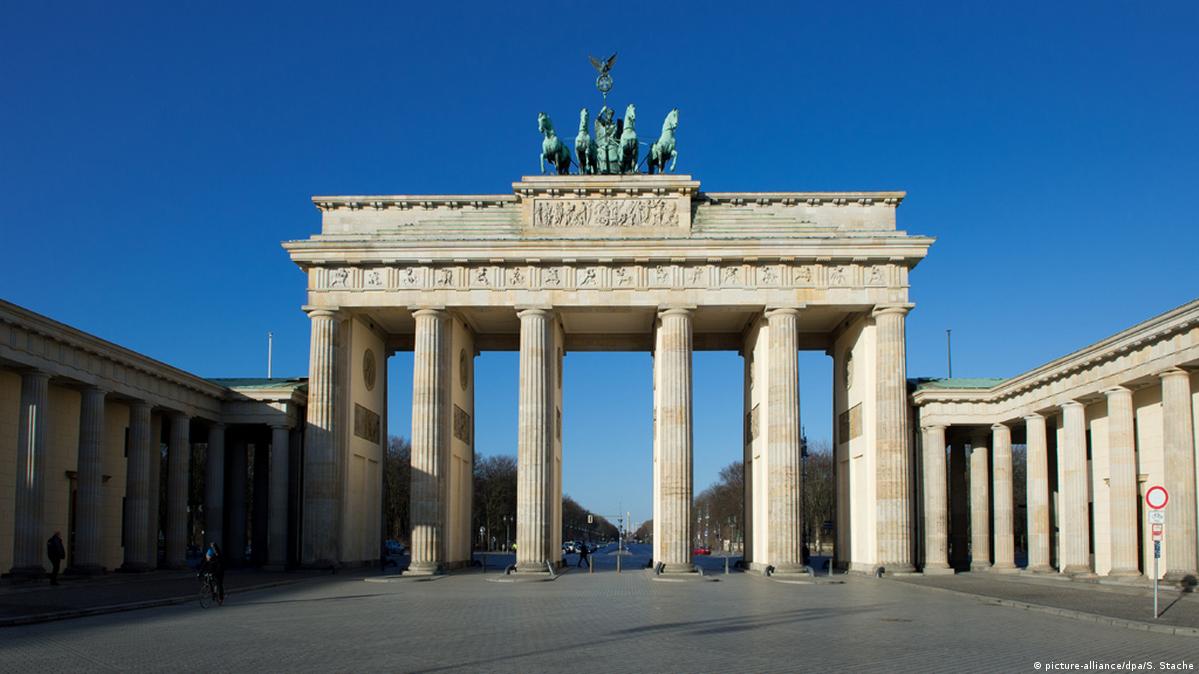 Brandenburg Gate, Berlin – DW – 06/08/2015