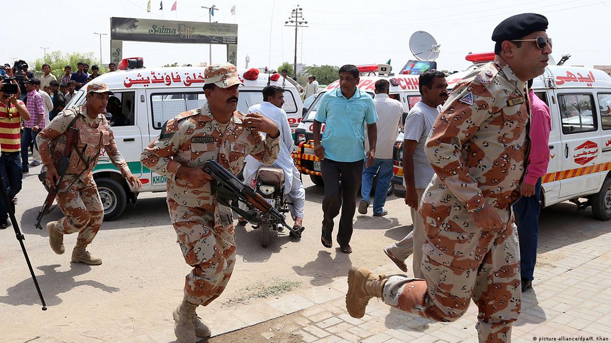 Gunmen kill 40 in Pakistan bus attack – DW – 05/13/2015