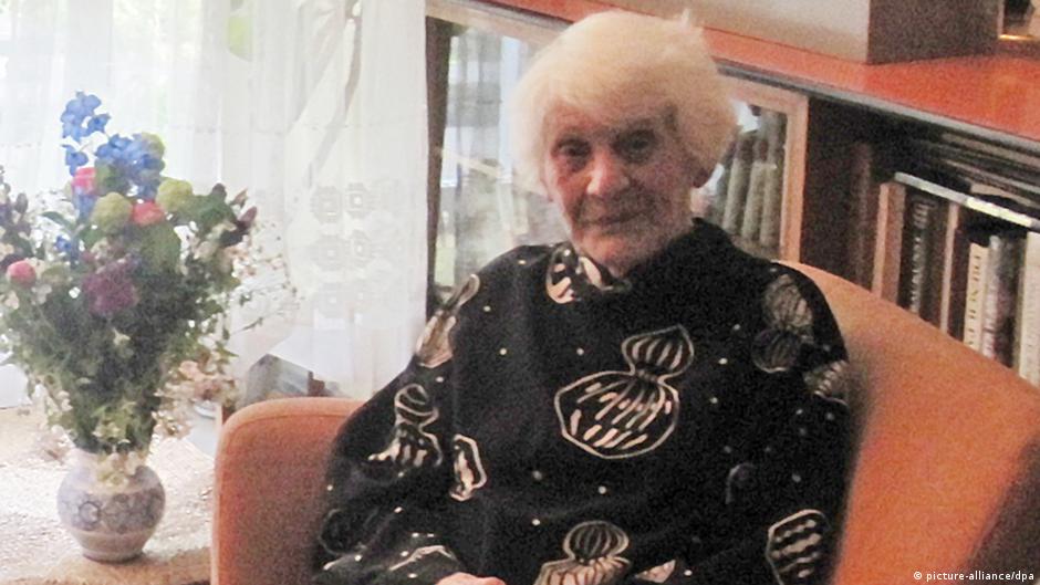 After Nazi oppression, Jewish woman gets PhD at age 102 – DW – 05/15/2015
