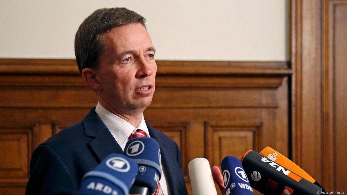 AfD chief Lucke denies plans to split the party – DW – 05/19/2015