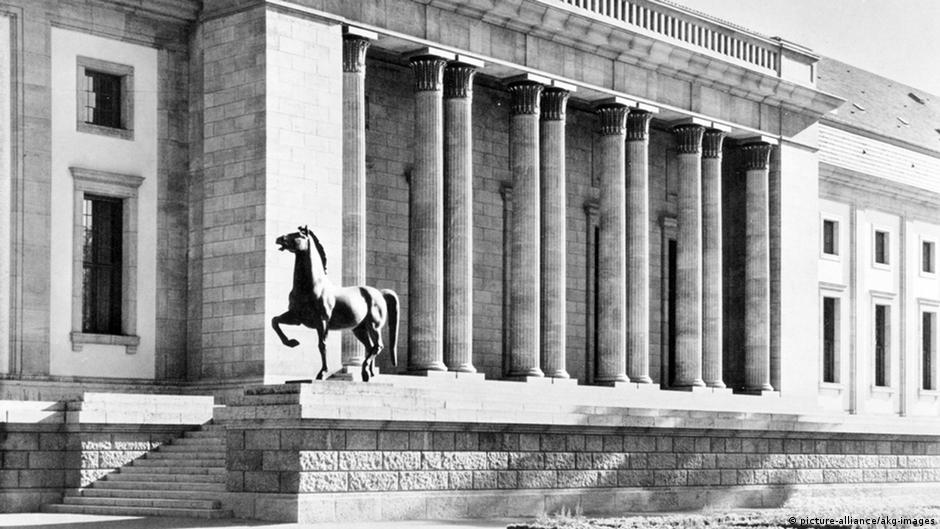 Hitler sculptures found – DW – 05/21/2015