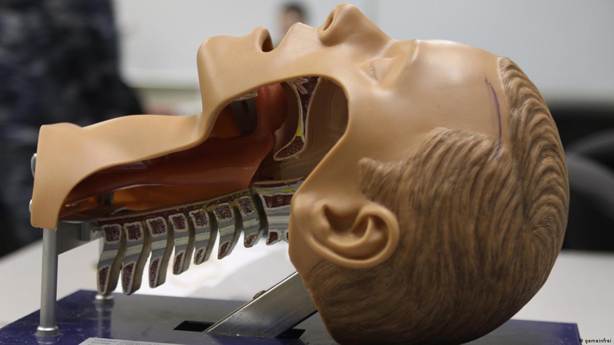 Head transplant by 2017 – DW – 05/22/2015