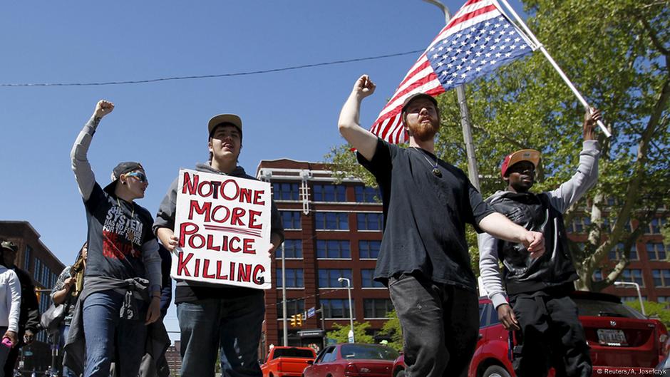 Us Judge Acquits White Officer Dw 05242015 8248