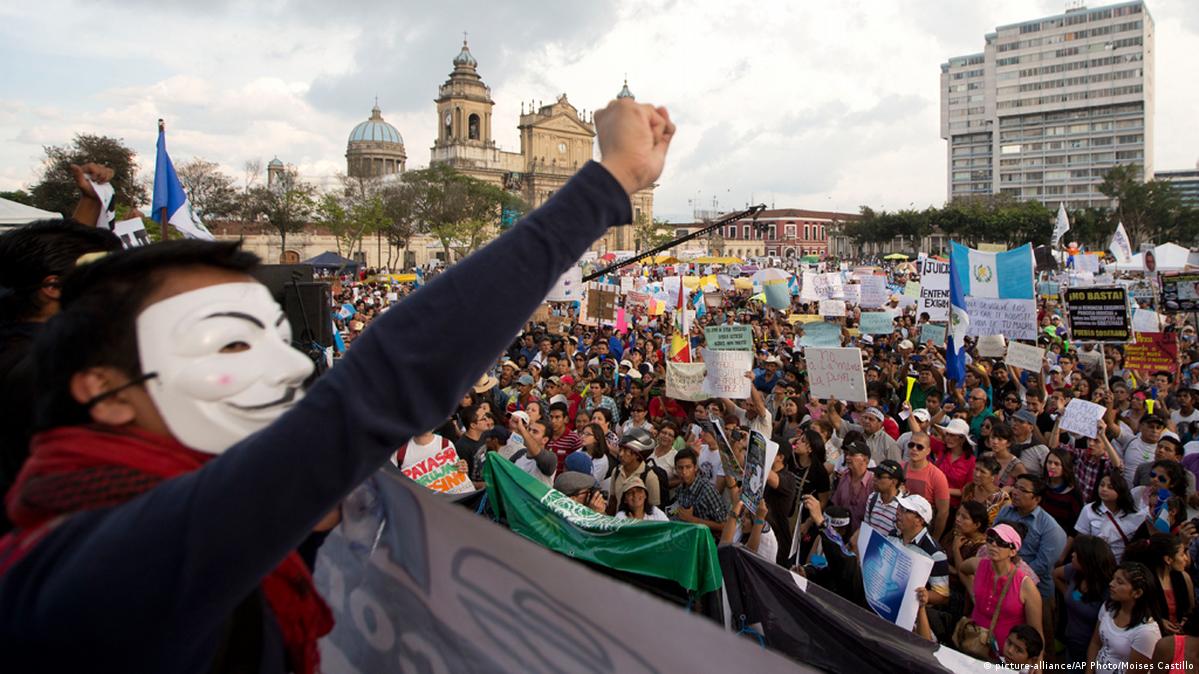Uproar over corruption in Guatemala – DW – 08/25/2015