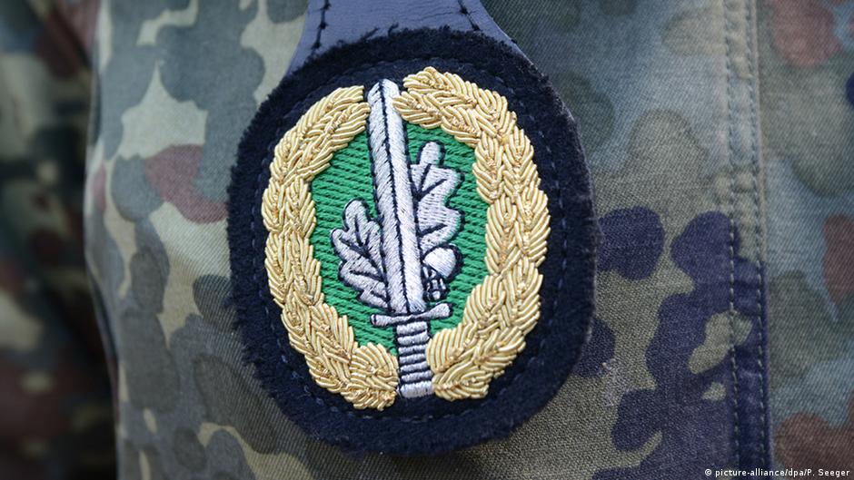 German commando suspended for extremism