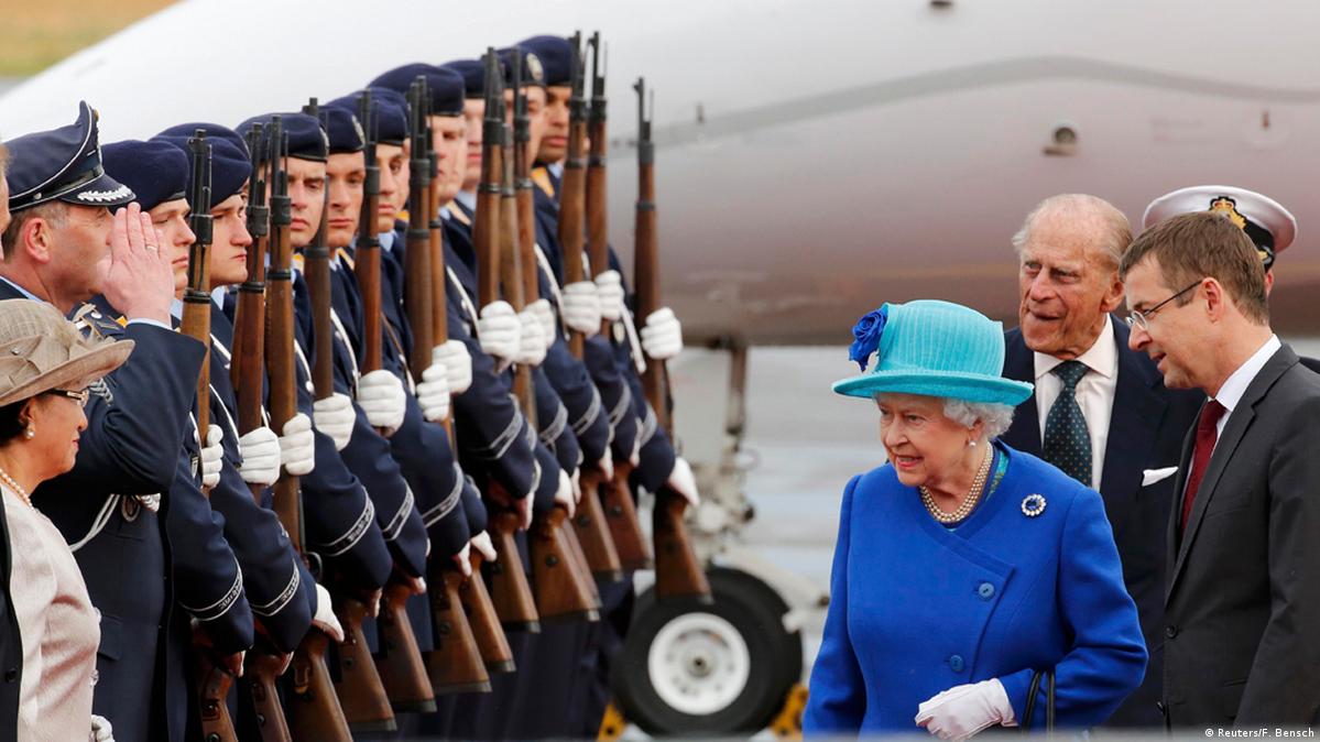 Queen Elizabeth II begins visit in Germany – DW – 06/23/2015