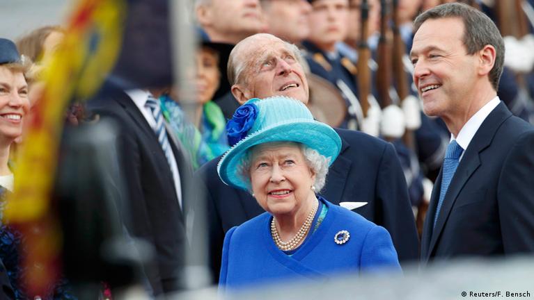 Germans welcome Queen Elizabeth II – DW – 06/25/2015