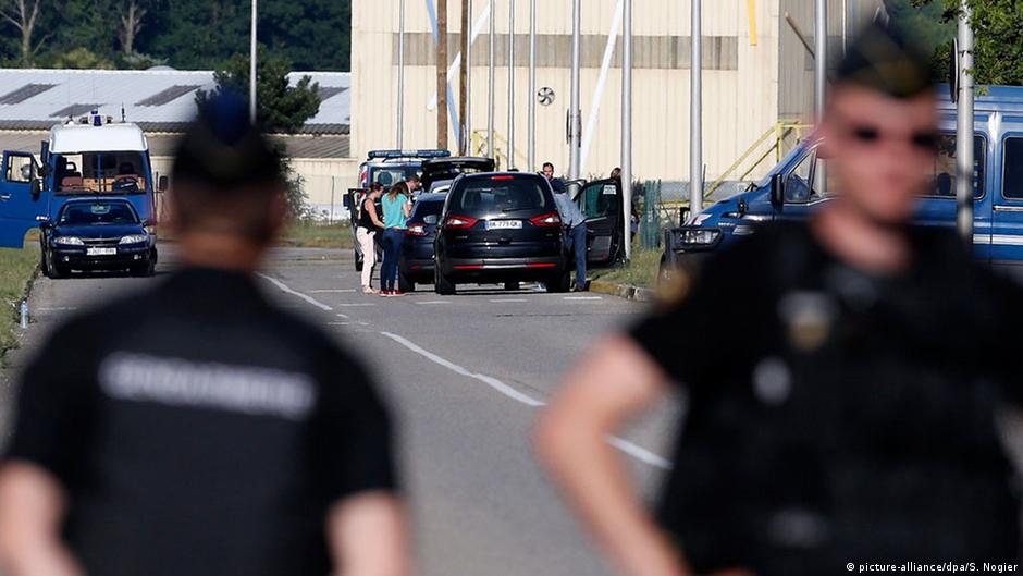 Police arrest suspects in French attack – DW – 06/26/2015