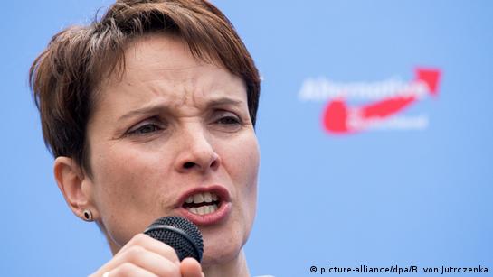 AfD leader calls for police right to shoot at refugees