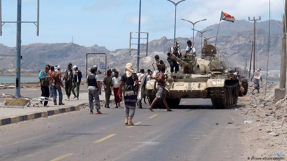 Dozens killed in rebel bombing of Aden – DW – 07/19/2015