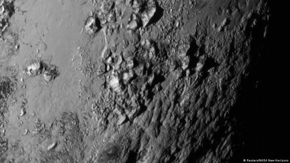 New Horizons sends first high-def Pluto images – DW – 07/16/2015