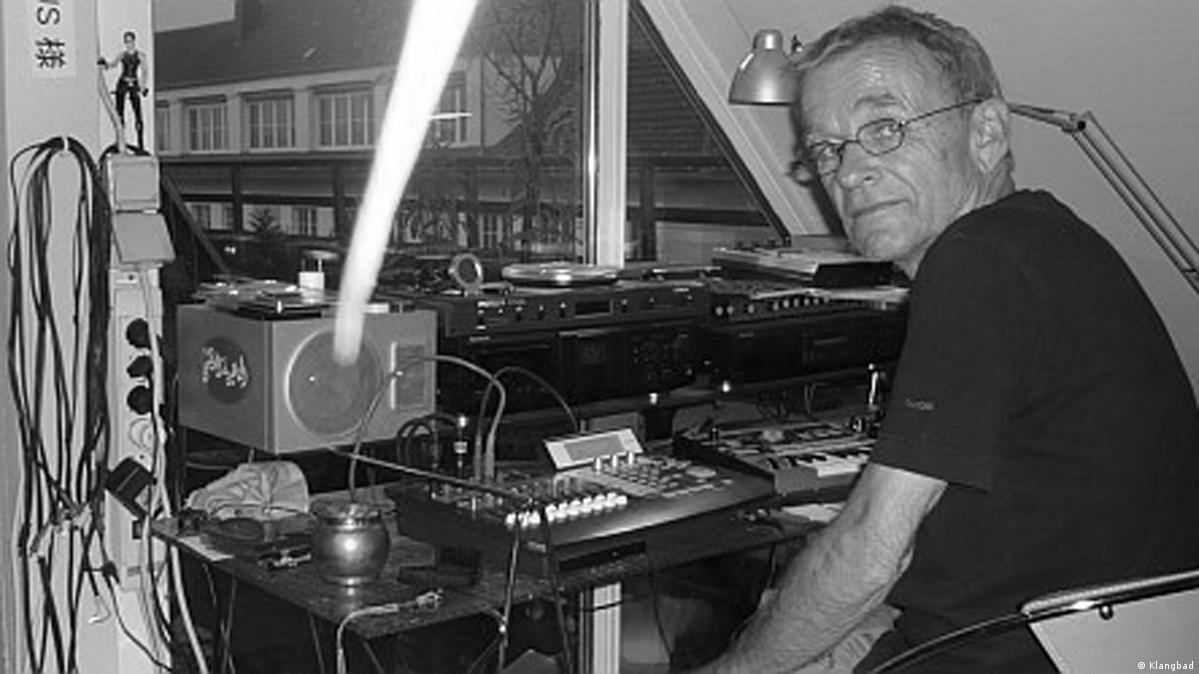Electronic music legend Dieter Moebius dies