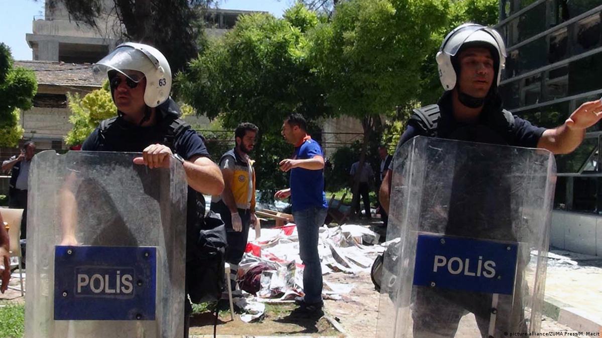 Suruc bombing – DW – 07/21/2015