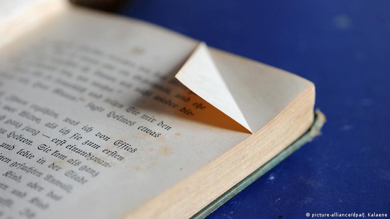 The history of the 'dog ear' bookmark – DW – 04/23/2021