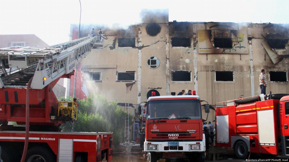 Fire kills dozens in Egypt factory – DW – 07/28/2015