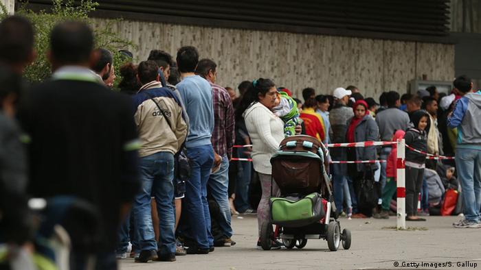 More than 300,000 refugees seek asylum in Germany in 2015: report ...