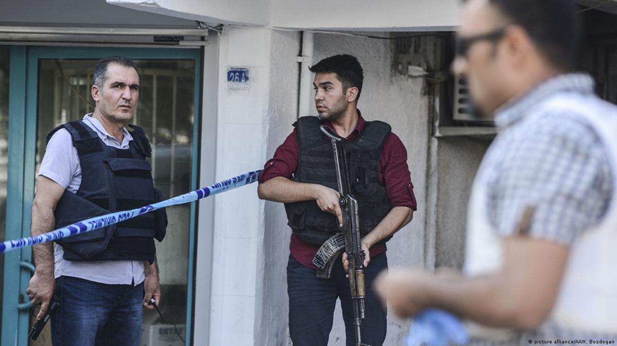 Vice News reporters freed from jail – DW – 09/03/2015