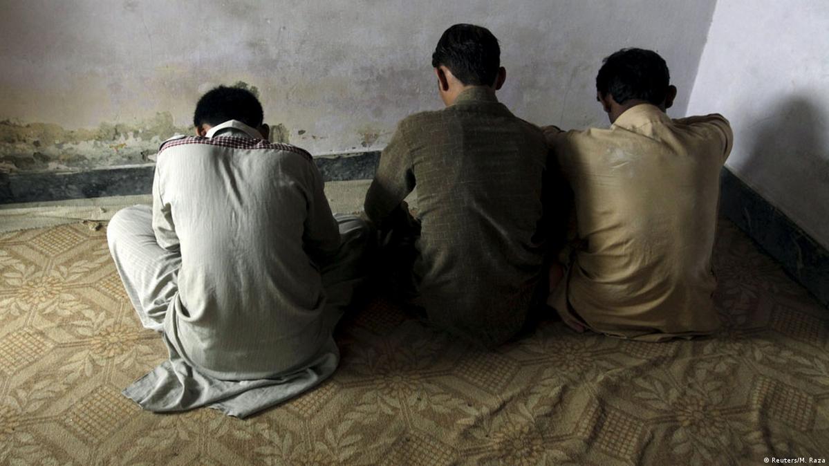 Abused and abandoned – DW – 08/20/2015