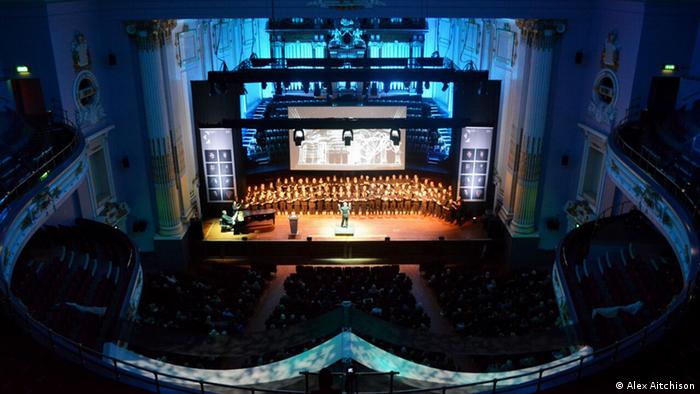 How the photographer sees the Edinburgh Festival | Arts | DW | 11.08.2015