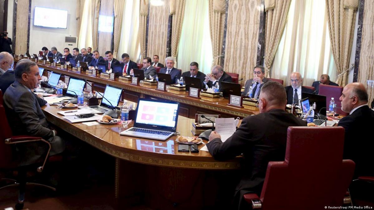 Iraqi parliament approves reforms – DW – 08/11/2015