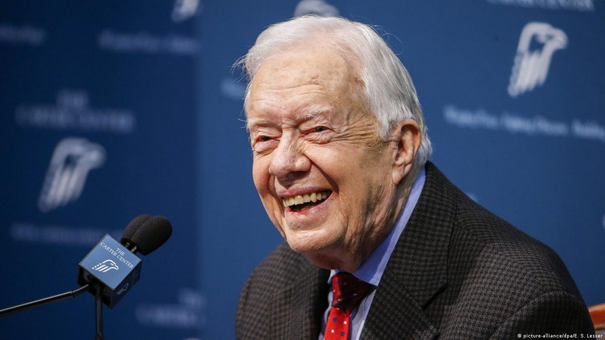 Jimmy Carter begins treatment for brain cancer – DW – 08/20/2015