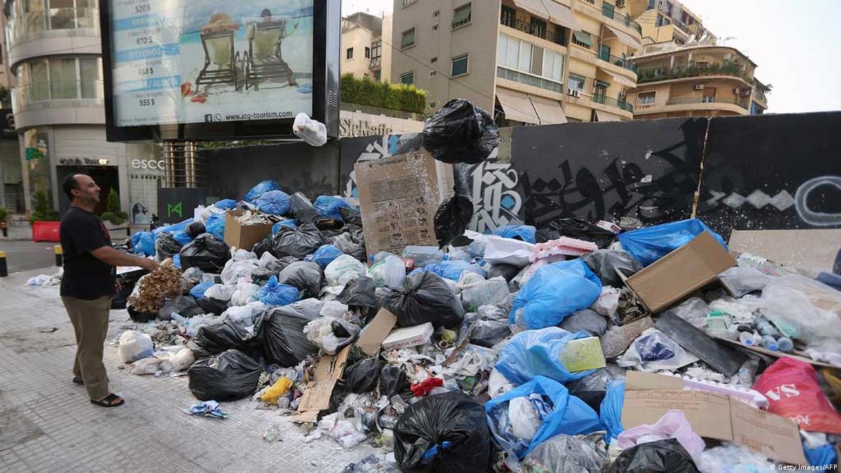 Lebanese PM offers to meet trash protesters – DW – 08/23/2015