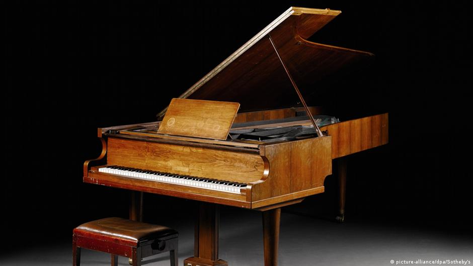 ABBA's piano goes under the hammer – DW – 08/28/2015