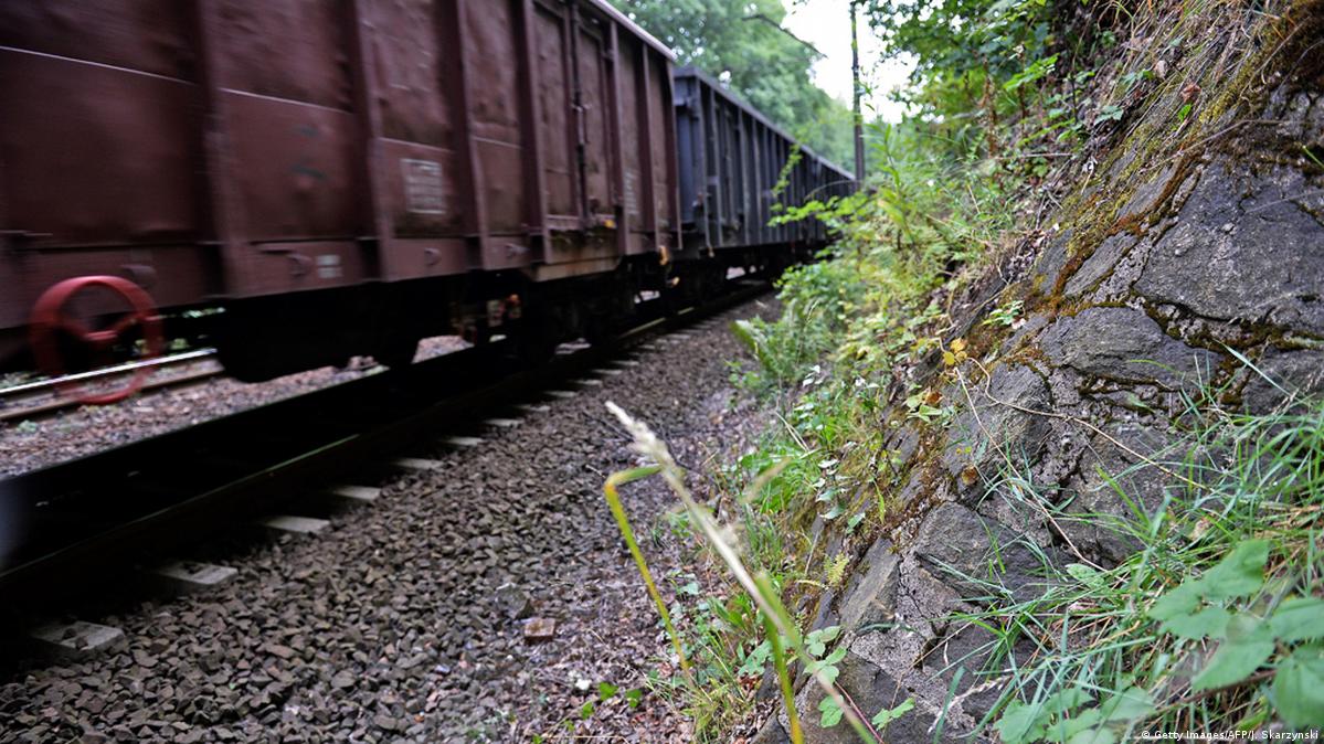 Dig for Nazi 'gold train' starts in Poland – DW – 08/12/2016