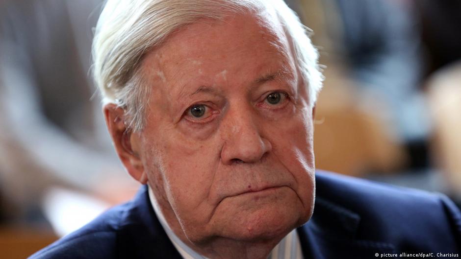 Schmidt: Germany's elder statesman – DW – 11/10/2015