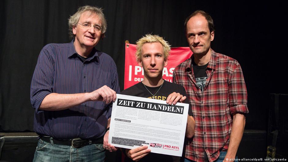 Bands against right-wing violence – DW – 09/05/2015