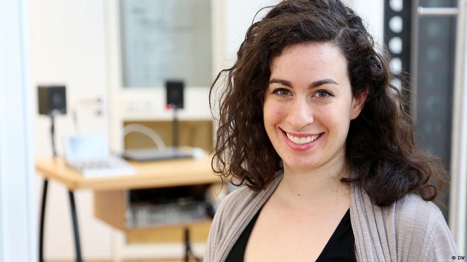 Maya Shwayder – DW – 09/22/2015