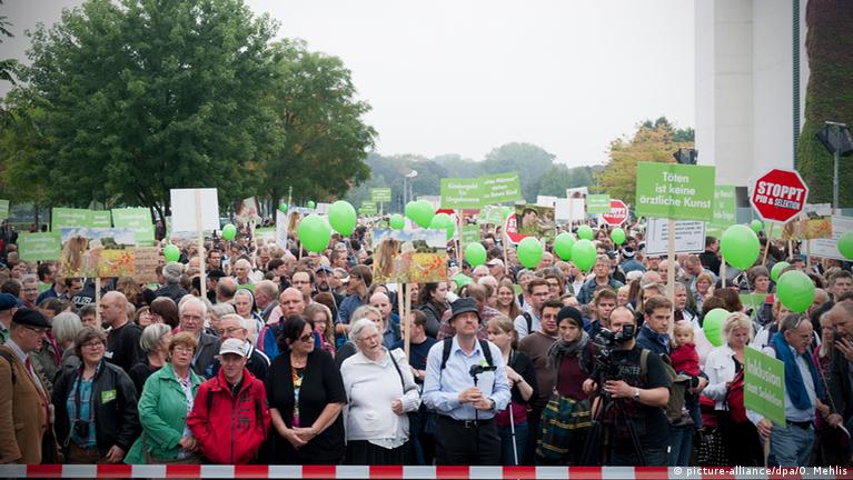 Pro-life and pro-choice – DW – 09/18/2015