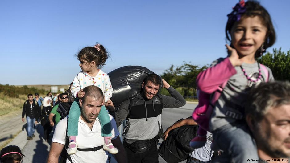 Nearly 1 million migrants reach EU – DW – 12/18/2015