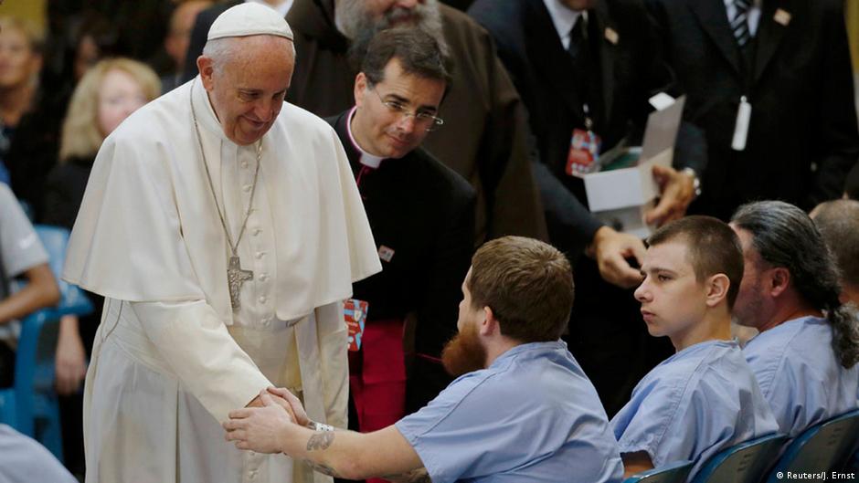 Pope Francis bids farewell to US – DW – 09/28/2015