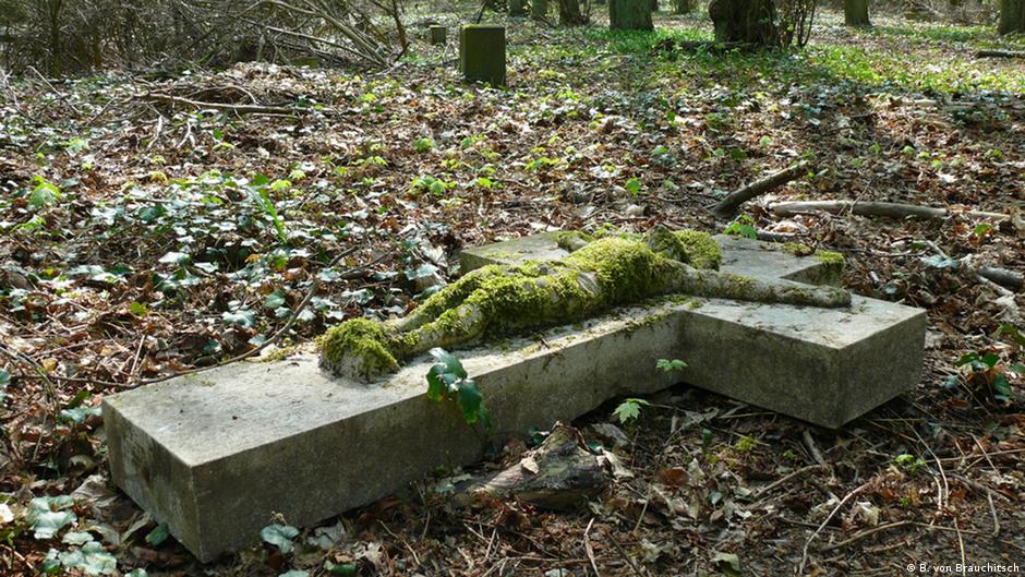 Tour Berlin's fascinating cemeteries – DW – 10/28/2015