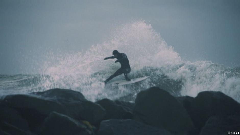 Cold water surfing in Baltics – DW – 10/27/2016