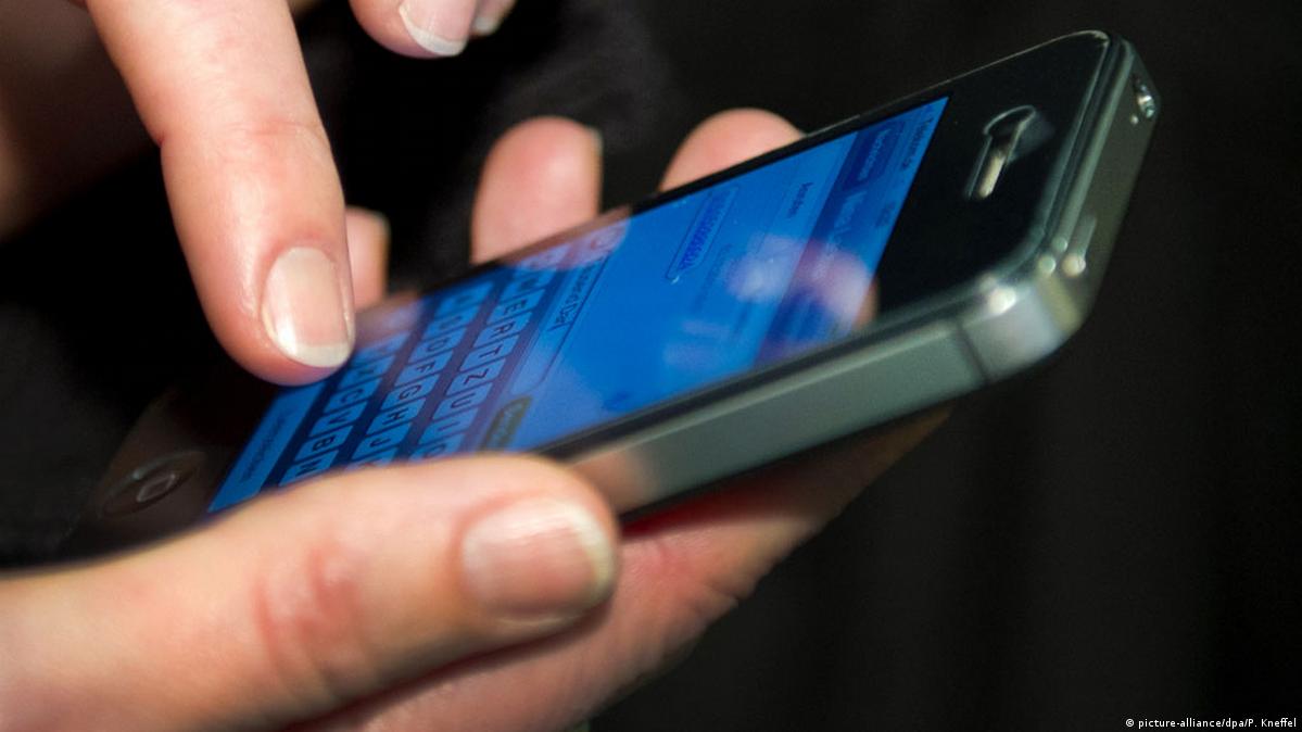 EU to get rid of extra cell phone fees